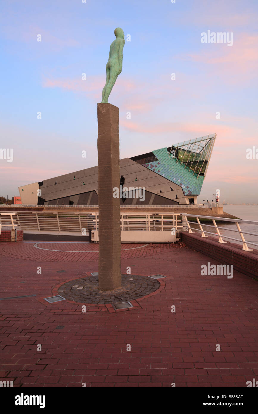 Waterfront hull hi-res stock photography and images - Alamy