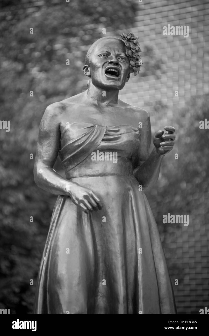 Lady baltimore statue hi-res stock photography and images - Alamy