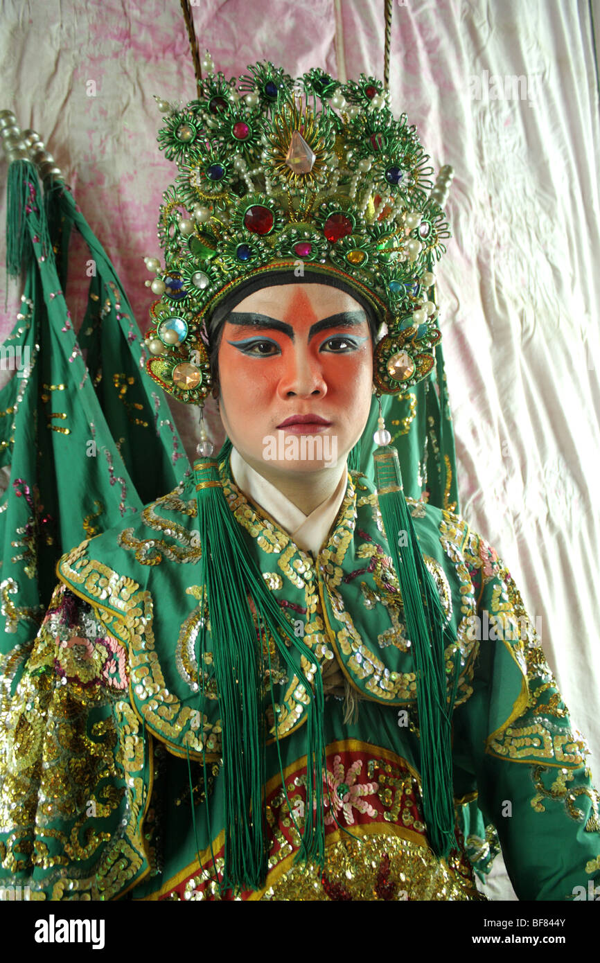 Opera performer hi-res stock photography and images - Alamy