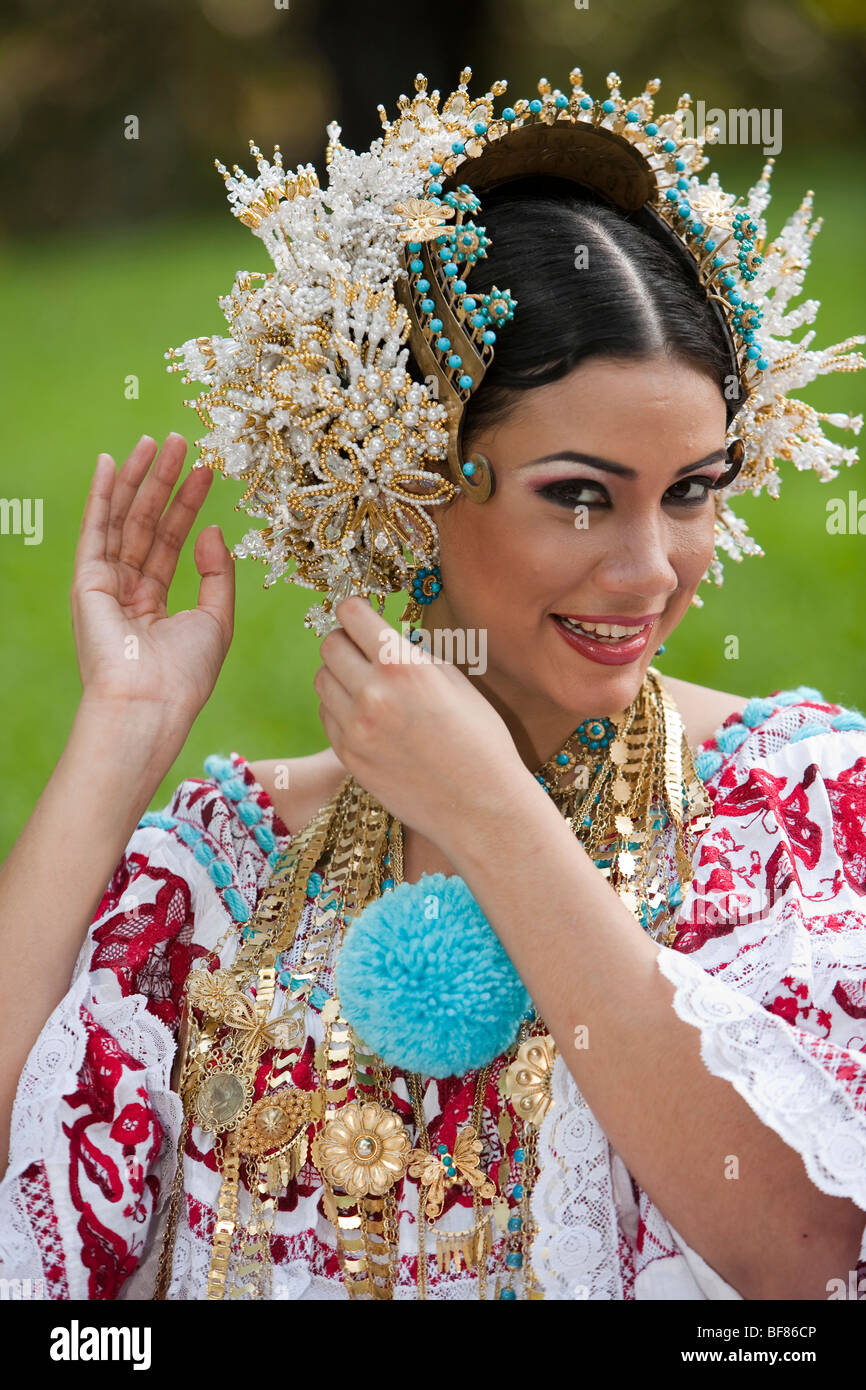 The Pollera, Panama typical dress. Pollera, traje tipico de Panama ...