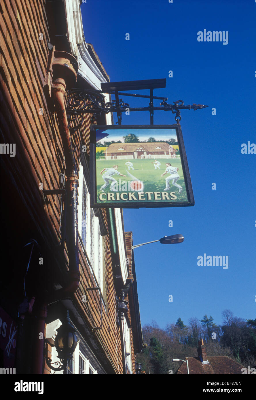 The cricketers pub sign hi-res stock photography and images - Alamy