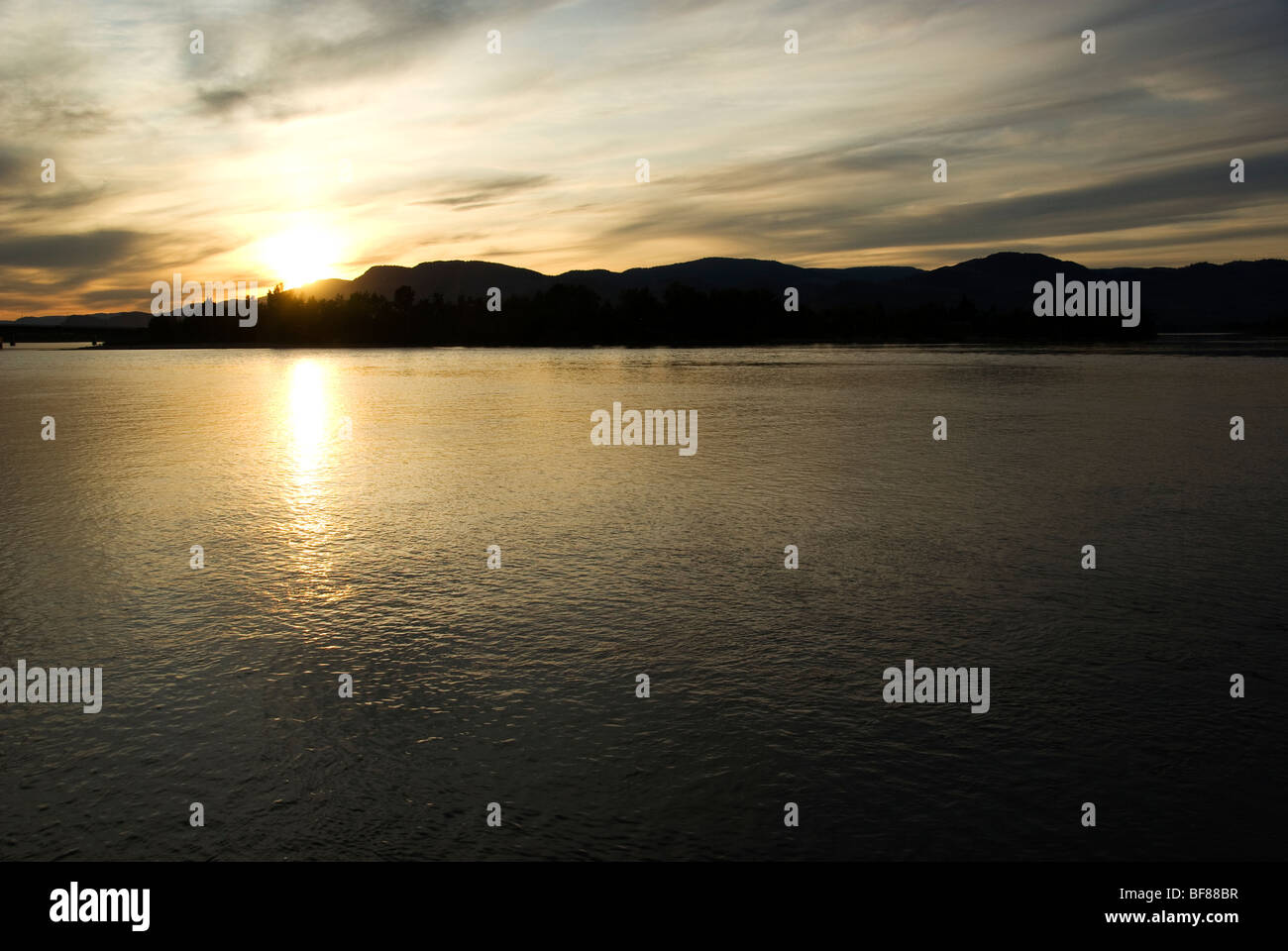 Water and mountains in the distance hi-res stock photography and images ...