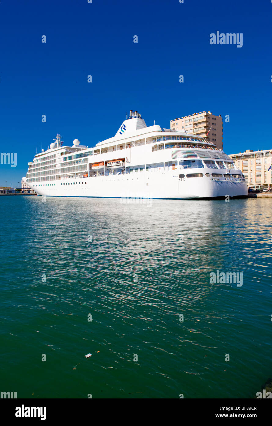 Shipping vessel vessels ship sailer boat boats cruise ships hi-res ...