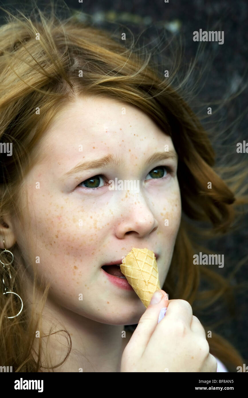 Freckled girl and tasty ice-cream Stock Photo - Alamy