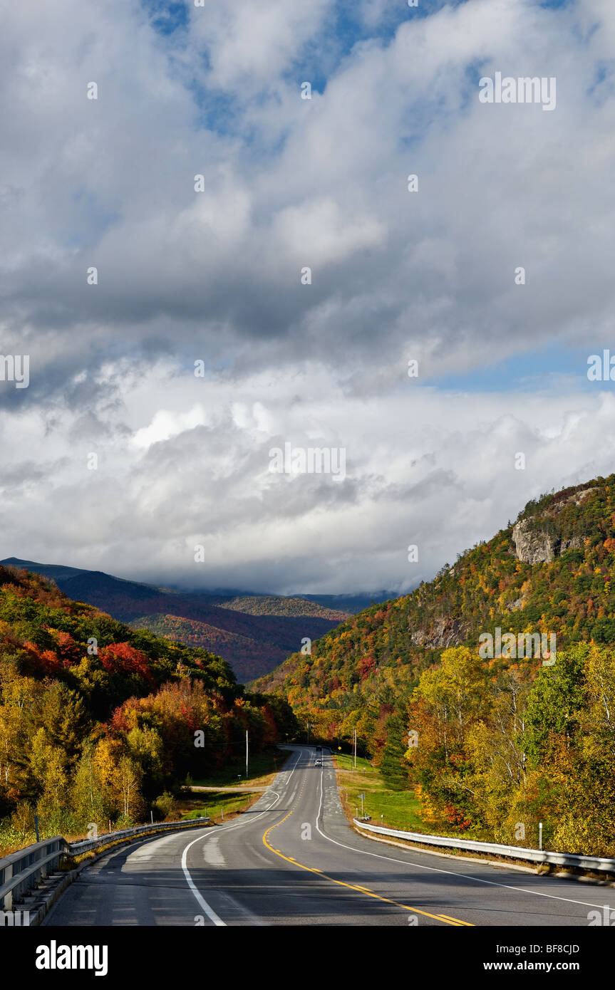 Highway 302 Winding through Crawford Notch in White Mountains National ...