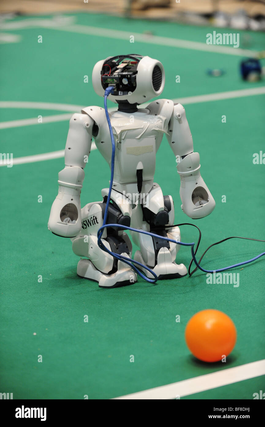 Robot programming hi-res stock photography and images - Alamy