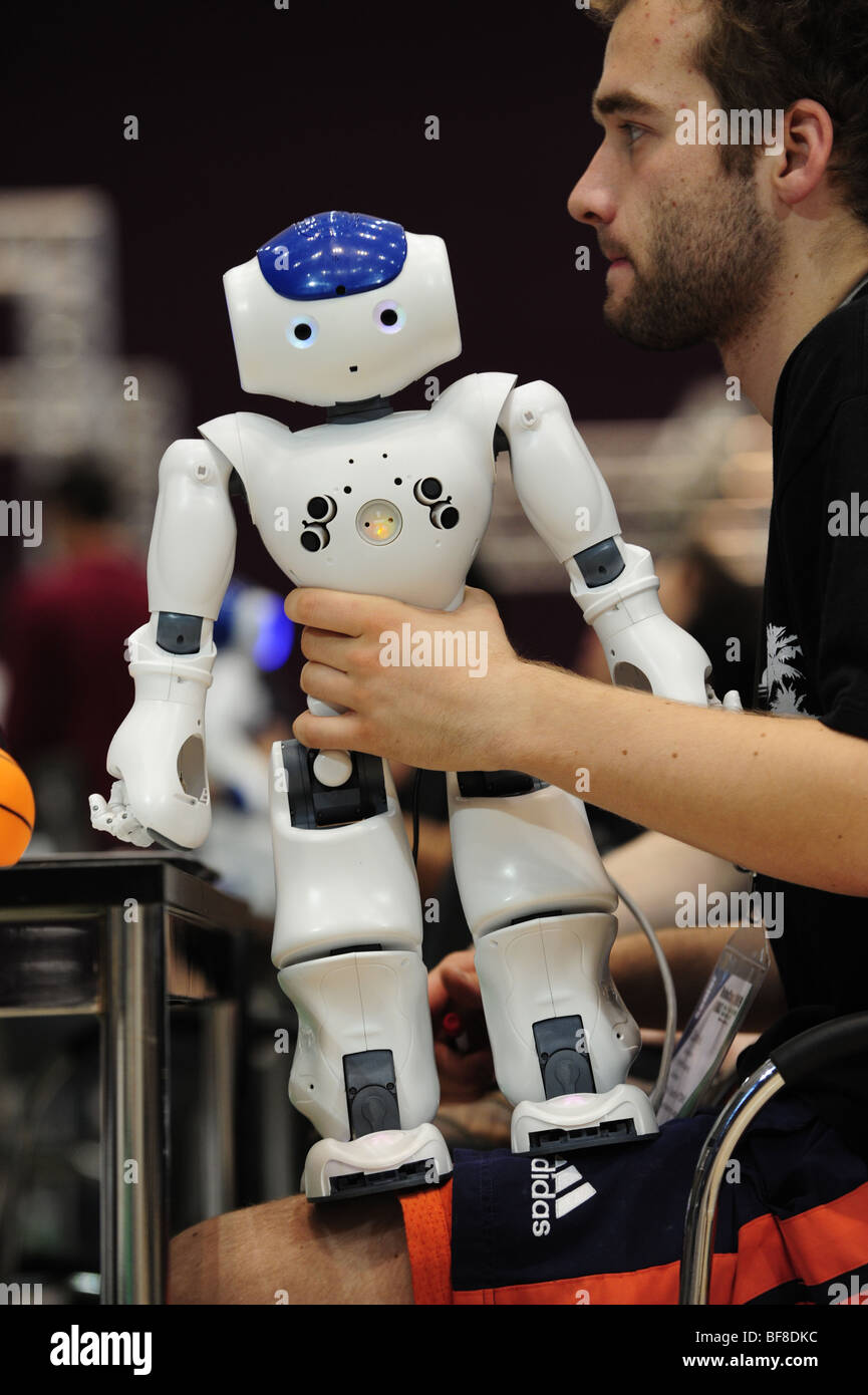 Shock humanoid robot hi-res stock photography and images - Alamy