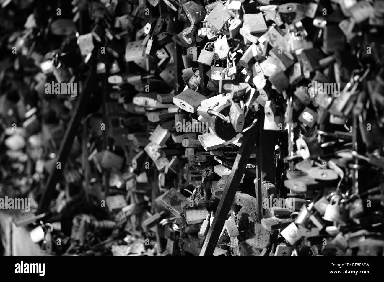 Padlock bridge hi-res stock photography and images - Alamy
