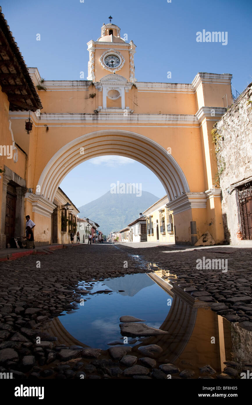Arch of Santa Catalina, Antigua, Guatemala Stock Photo - Alamy