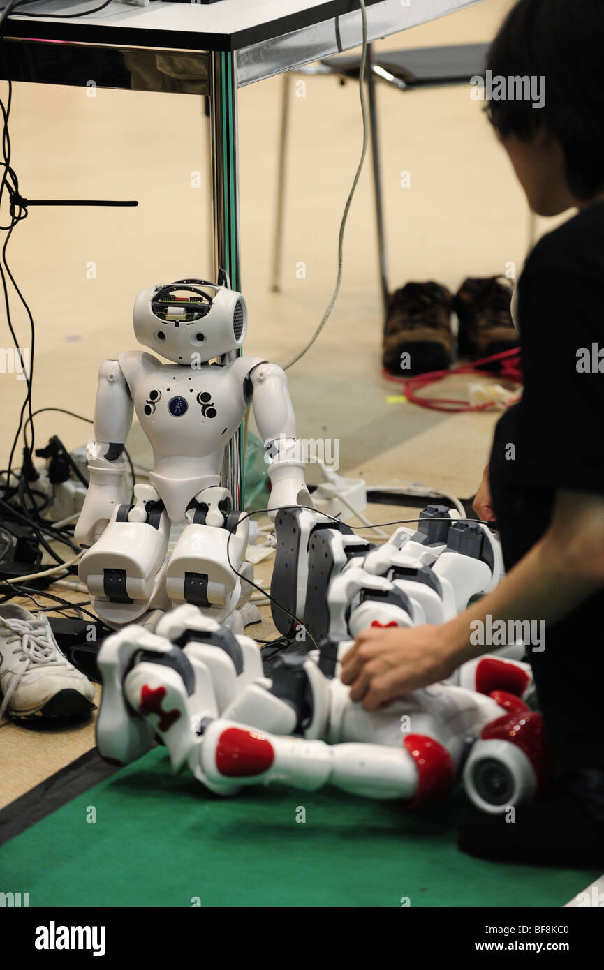 Robotics repair hi-res stock photography and images - Alamy