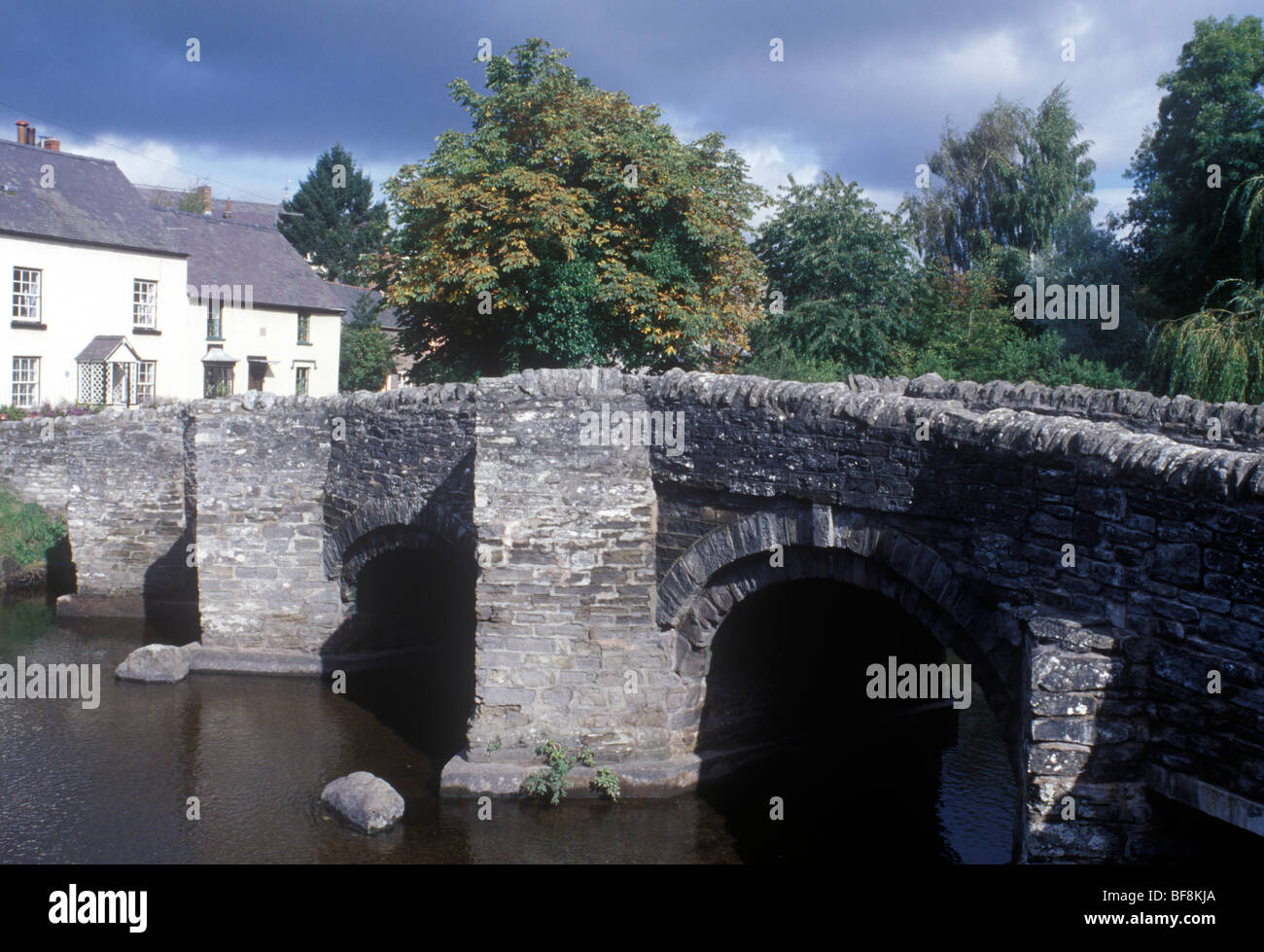 England medieval stone bridge hi-res stock photography and images - Alamy