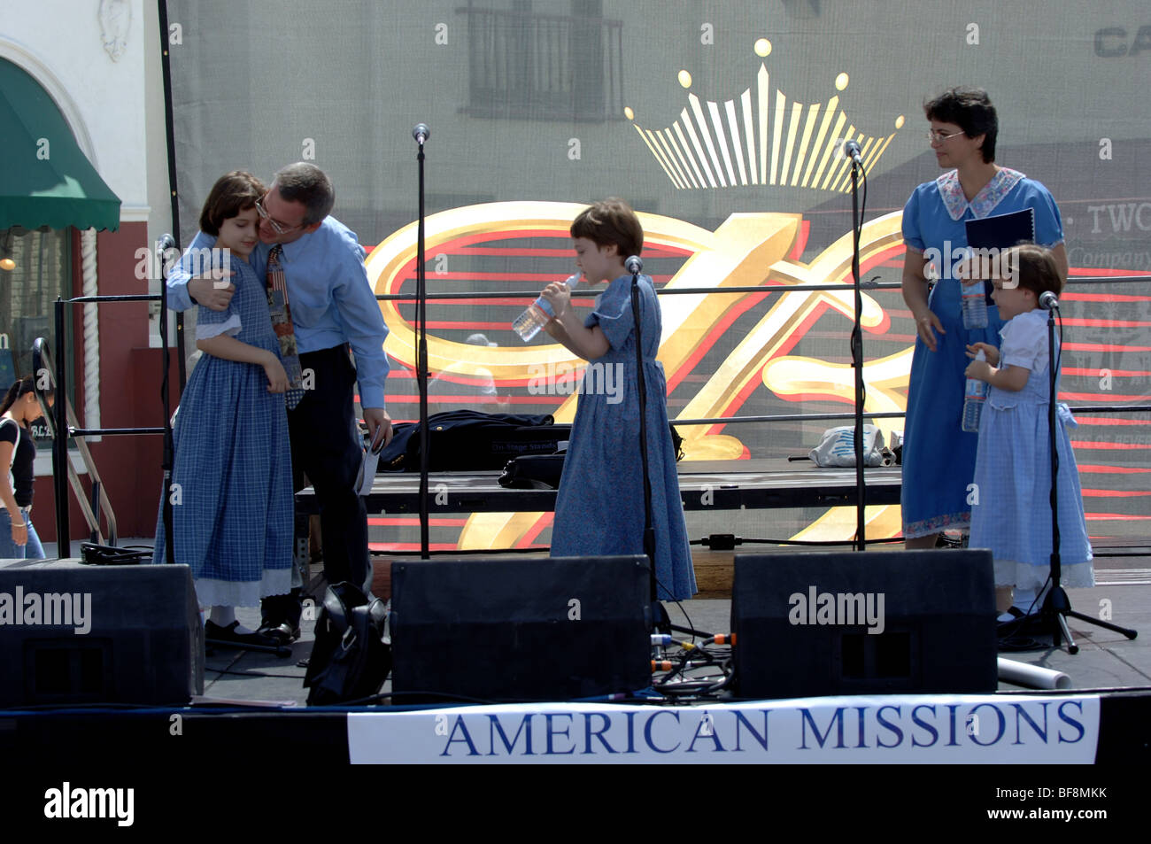 Children choir singing music hi-res stock photography and images - Alamy