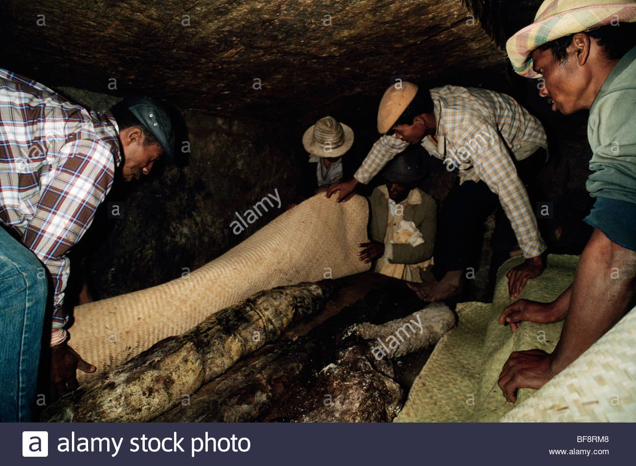 Burial Madagascar Stock Photos & Burial Madagascar Stock Images - Alamy