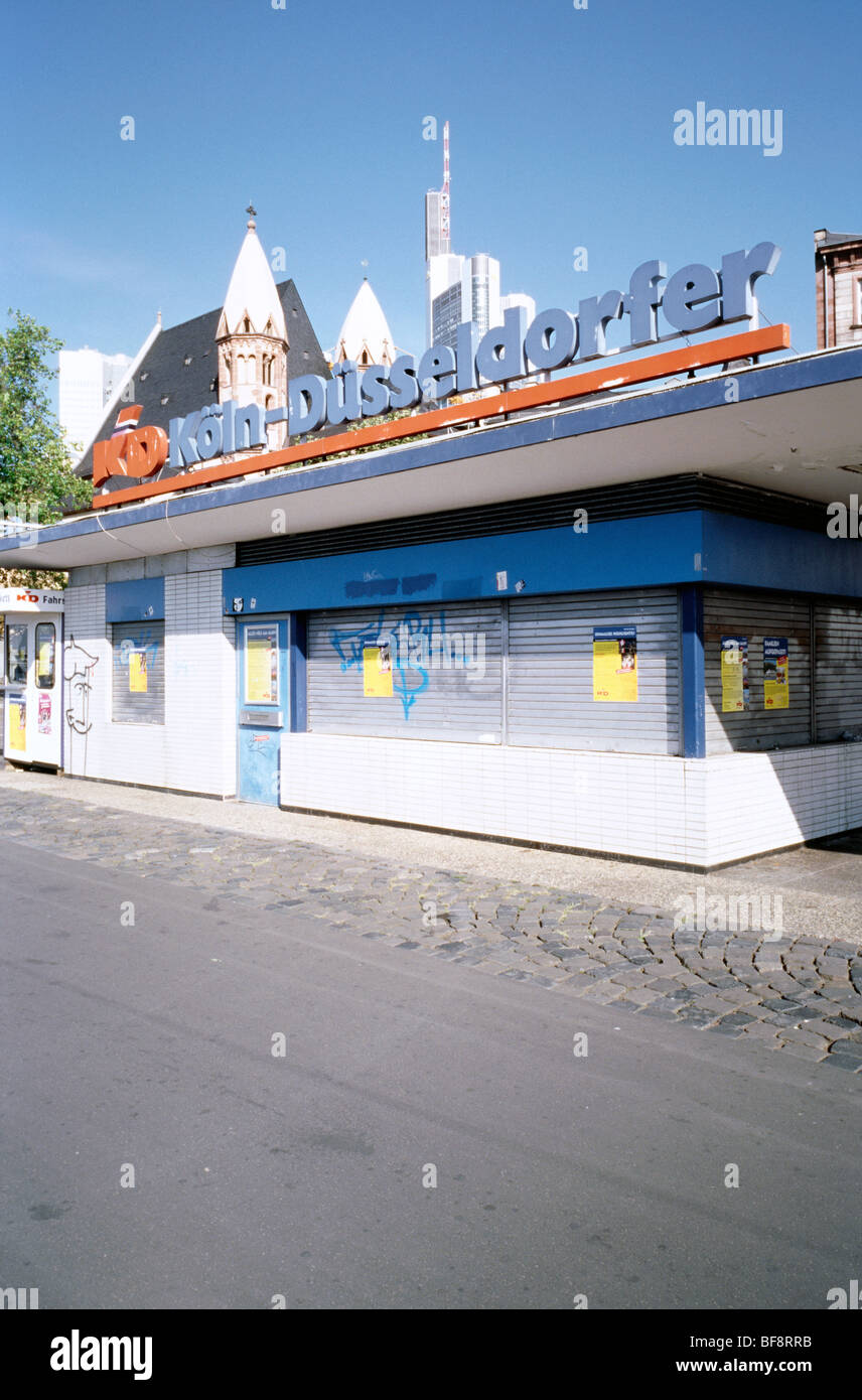 Riverside ticket booth hi-res stock photography and images - Alamy