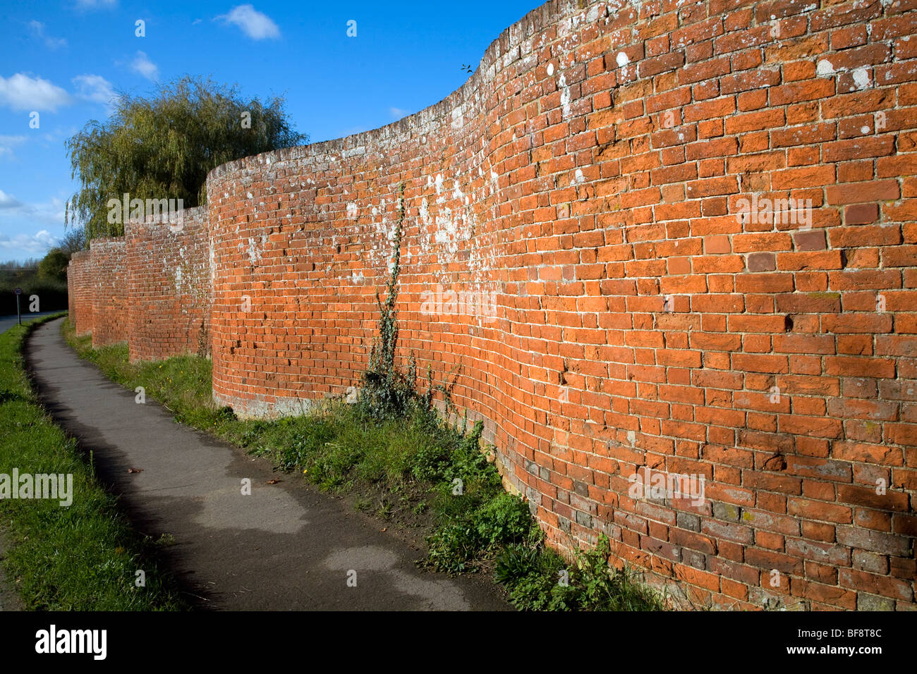Curved brick wall hi-res stock photography and images - Alamy