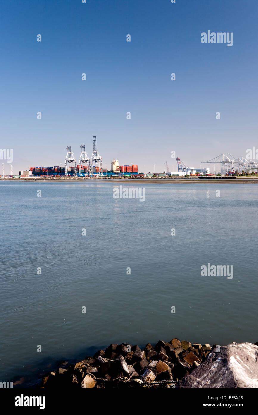 Oakland Middle Harbor in California, USA, container terminal Stock ...