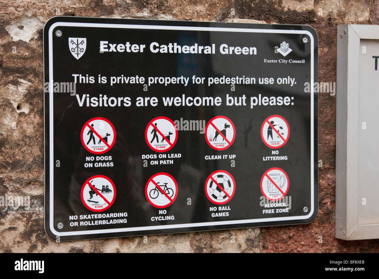 Welcome to exeter sign hi-res stock photography and images - Alamy