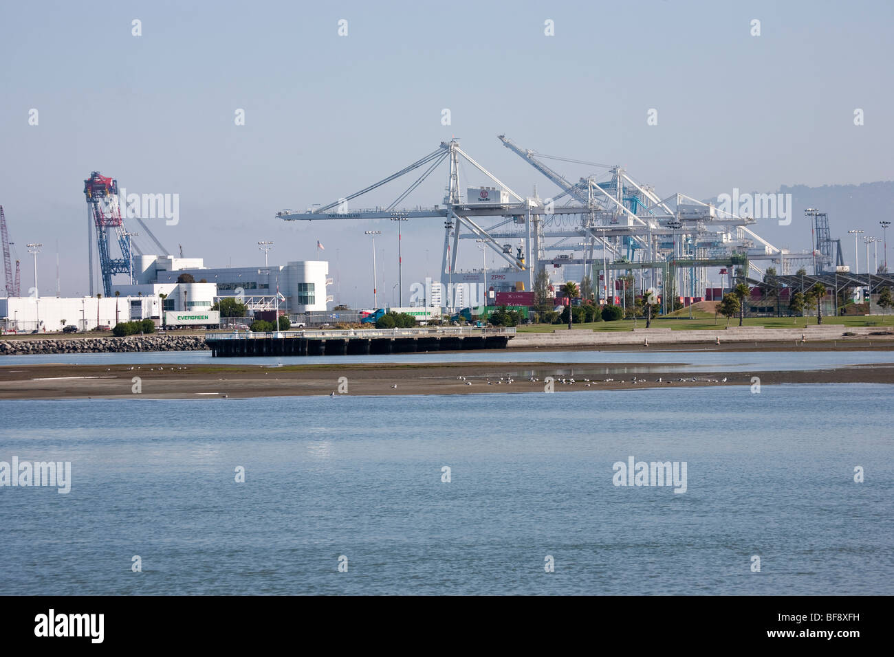 Oakland international container terminal hi-res stock photography and ...