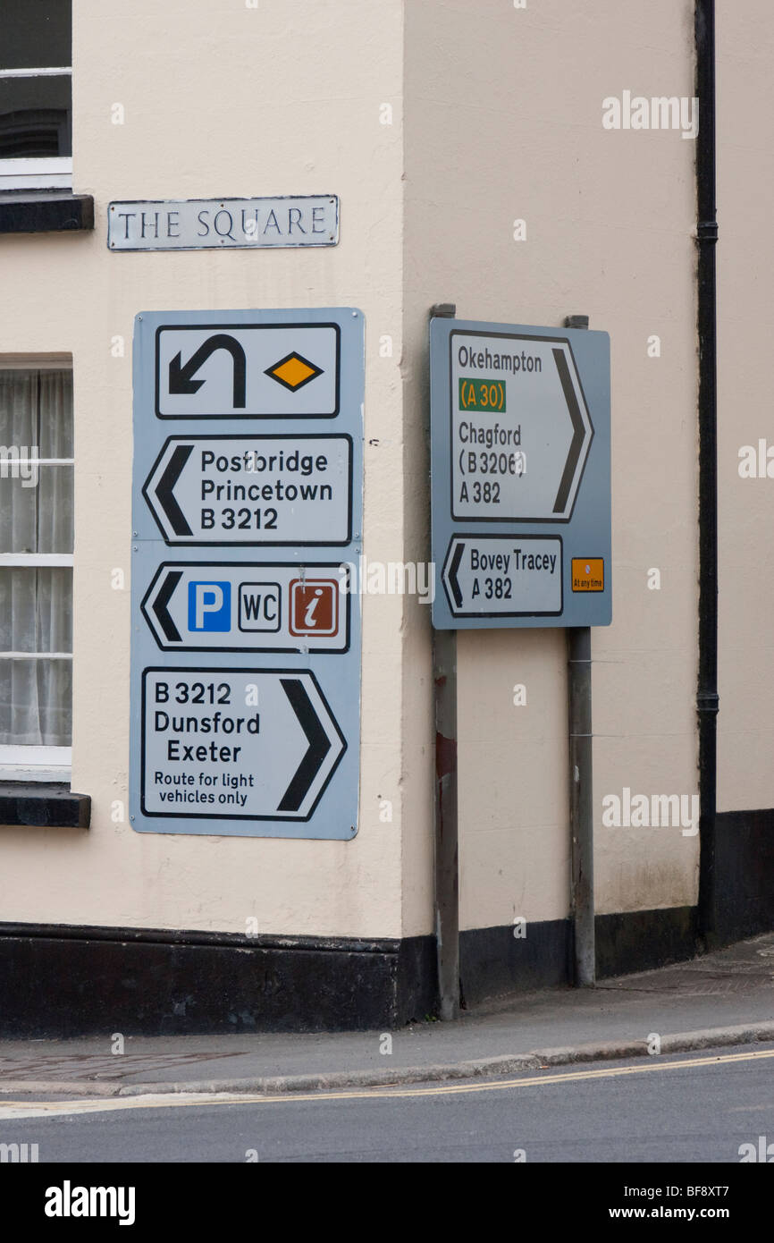 Devon village of dunsford hi-res stock photography and images - Alamy