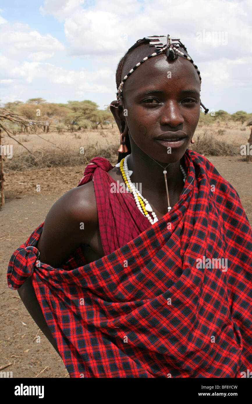 Maasai men in traditional dress hi-res stock photography and images - Alamy