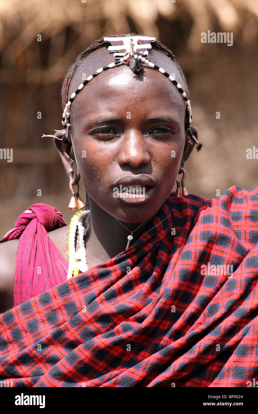 Maasai men in traditional dress hi-res stock photography and images - Alamy