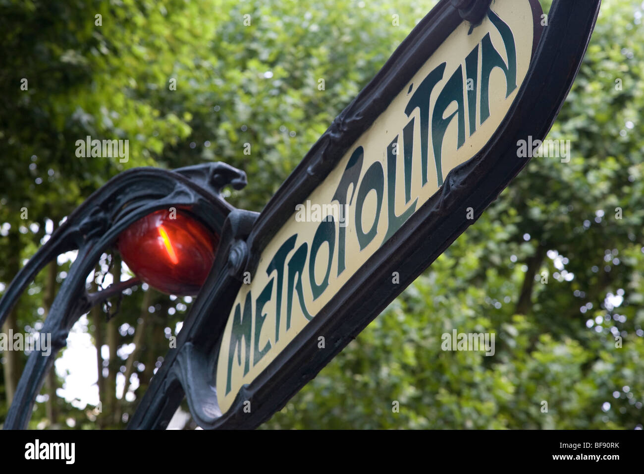 Paris sign hi-res stock photography and images - Alamy