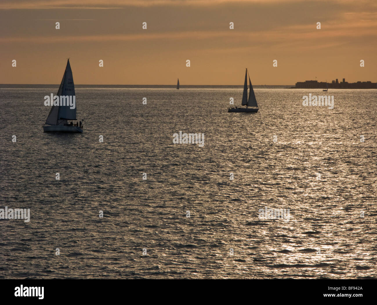 Solent hampshire boats hi-res stock photography and images - Alamy