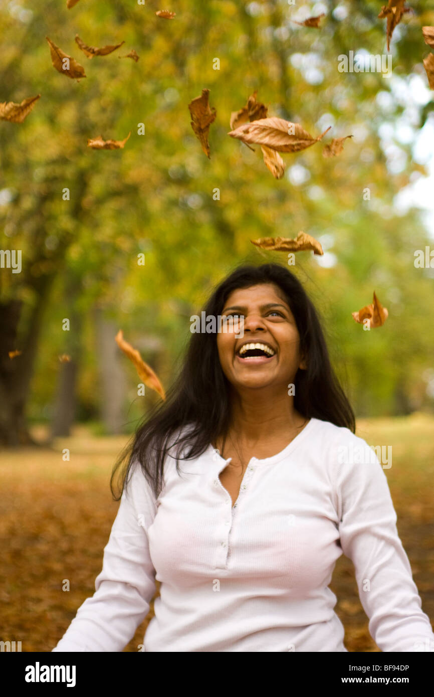 Leaves falling hi-res stock photography and images - Alamy
