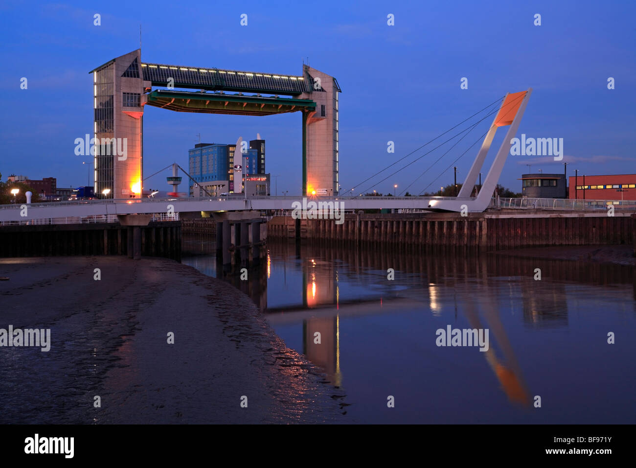 River Hull footbridge, tidal barrier and Premier Inn hotel at night ...