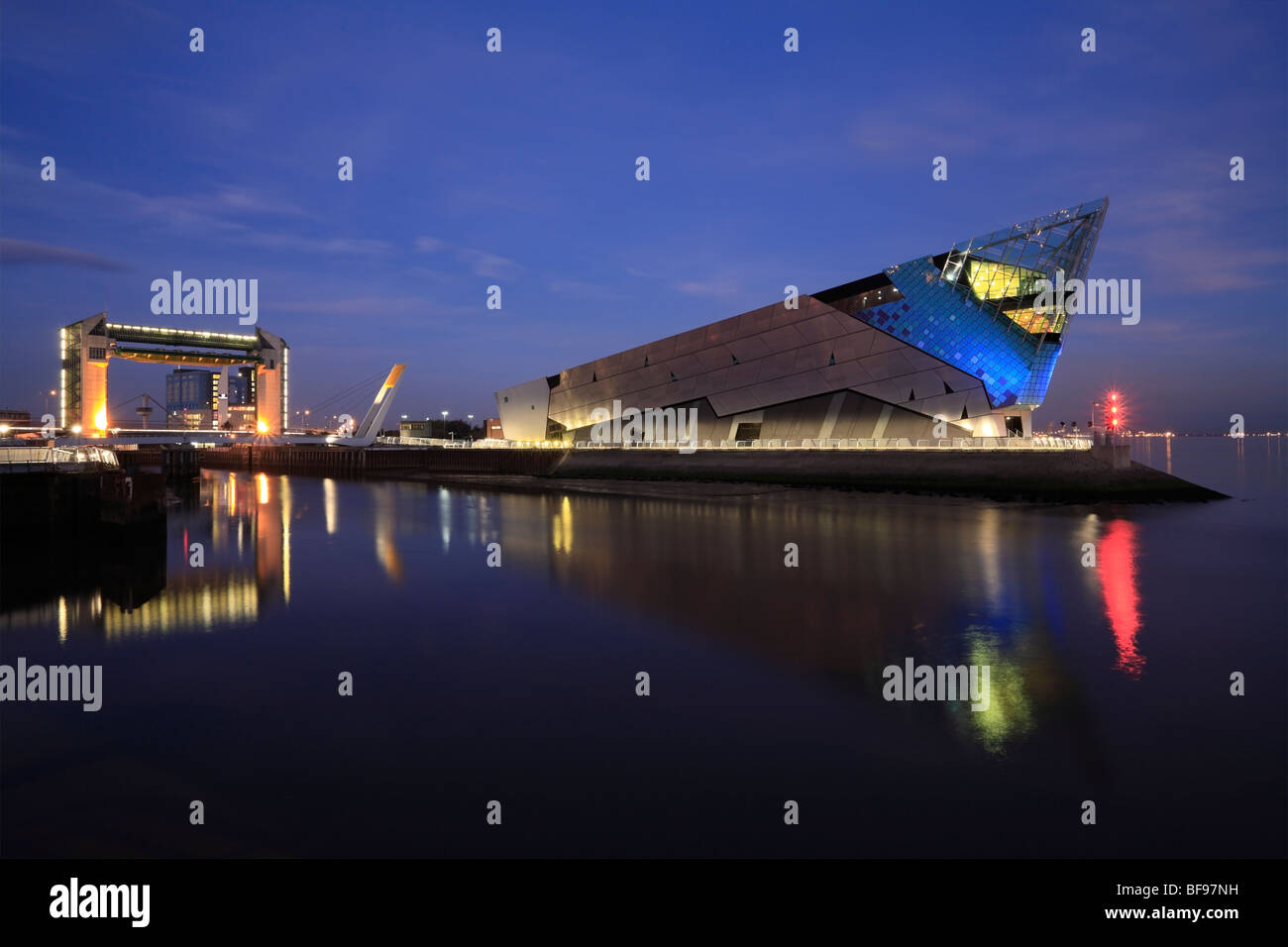 The Deep Submarium and River Hull tidal barrier, Kingston upon Hull ...