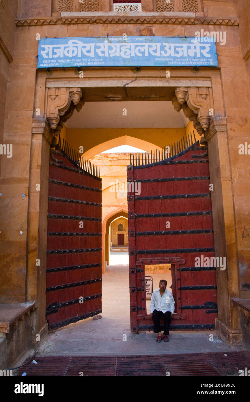 Mogul indian palace hi-res stock photography and images - Alamy