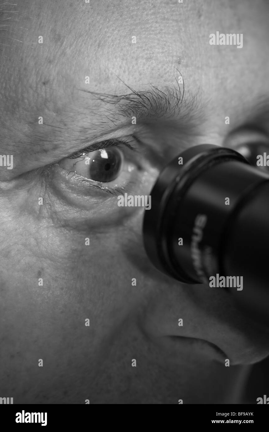 Eye looking at hi-res stock photography and images - Alamy