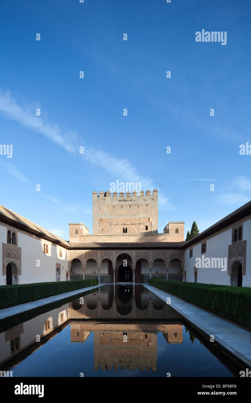 Court of the Myrtles or Patio de Comares, the Alhambra Palace, Granada ...