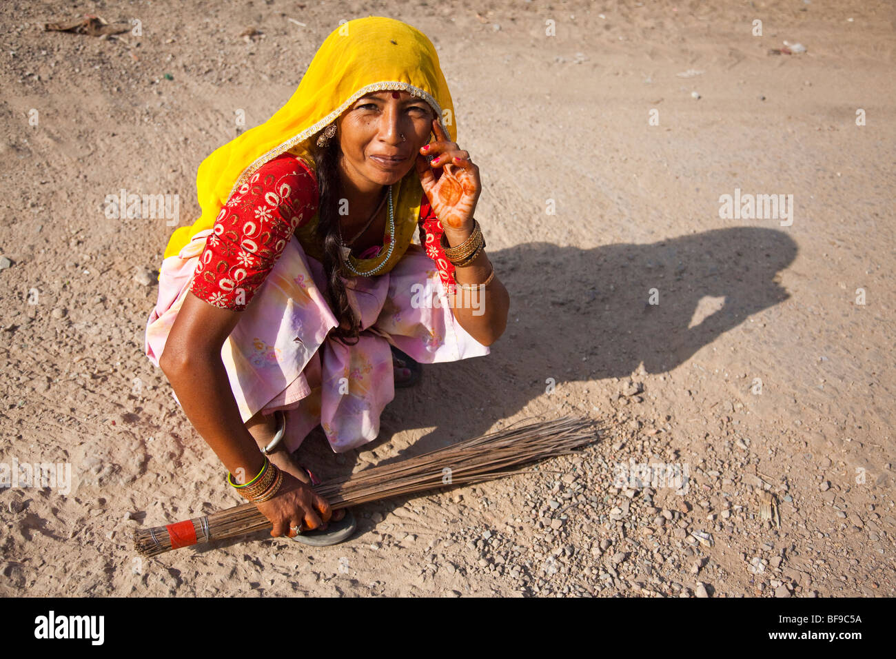 India road sweeper hi-res stock photography and images - Alamy
