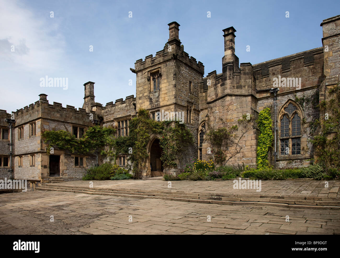 Haddon hall hi-res stock photography and images - Alamy