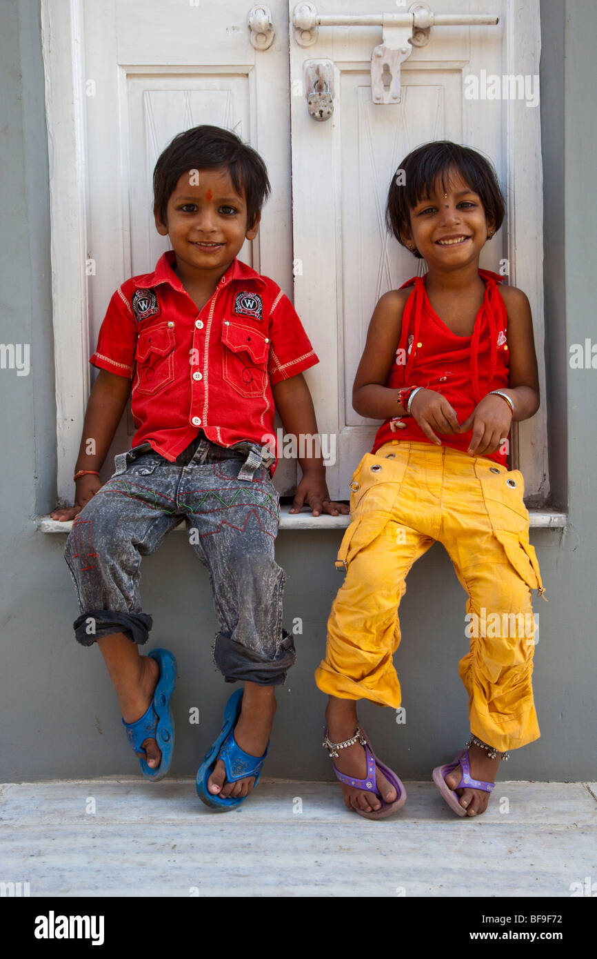 Hindu children in Pushkar India Stock Photo - Alamy