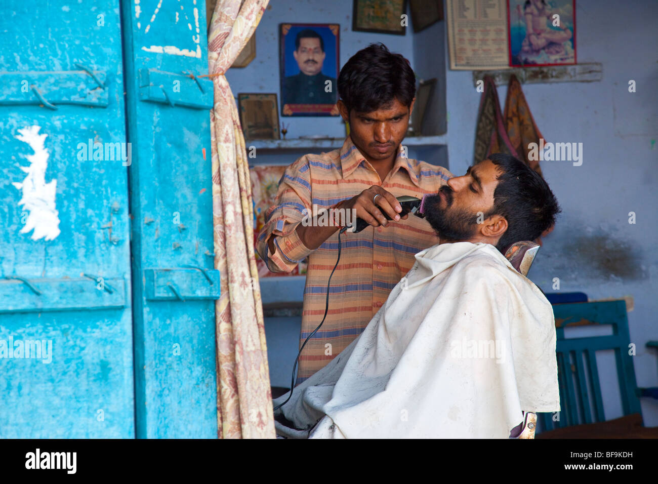 Indian barber shaving india hi-res stock photography and images - Alamy