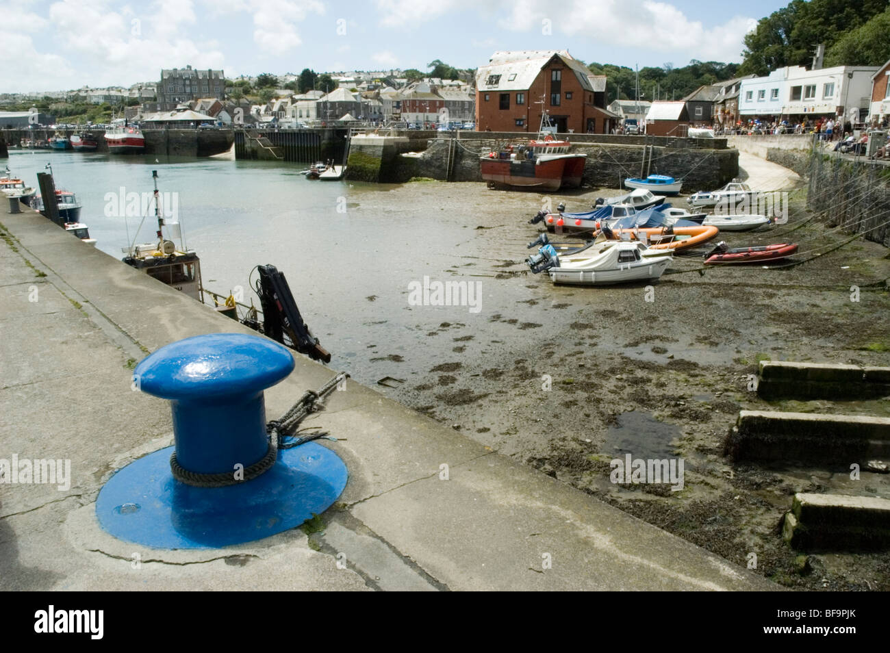 Harbours cornwall hi-res stock photography and images - Alamy