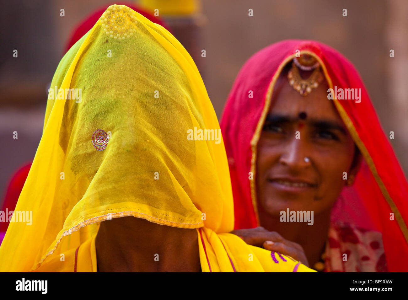Veiled indian women hi-res stock photography and images - Alamy