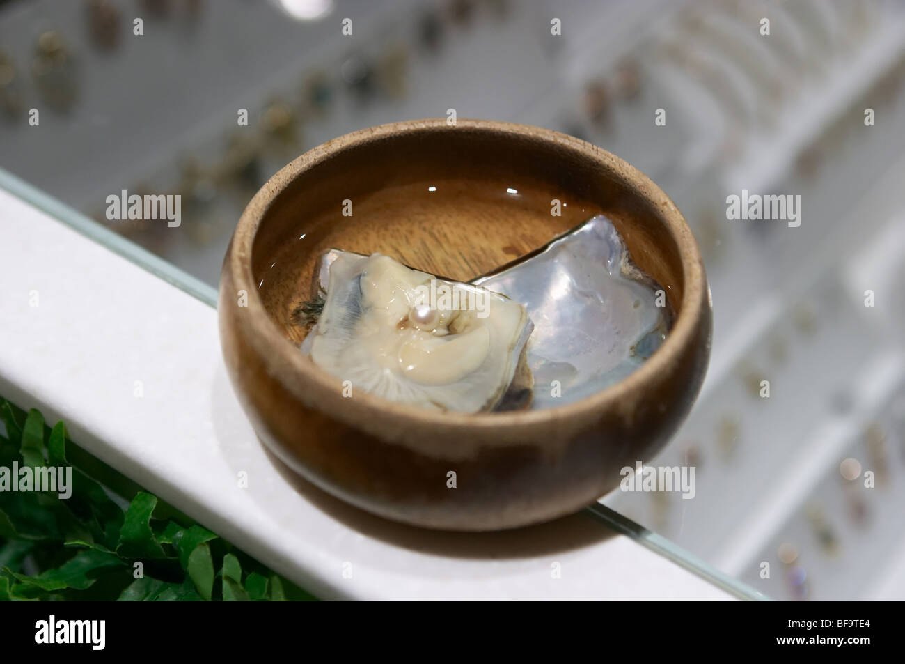 Pearl shell hi-res stock photography and images - Alamy