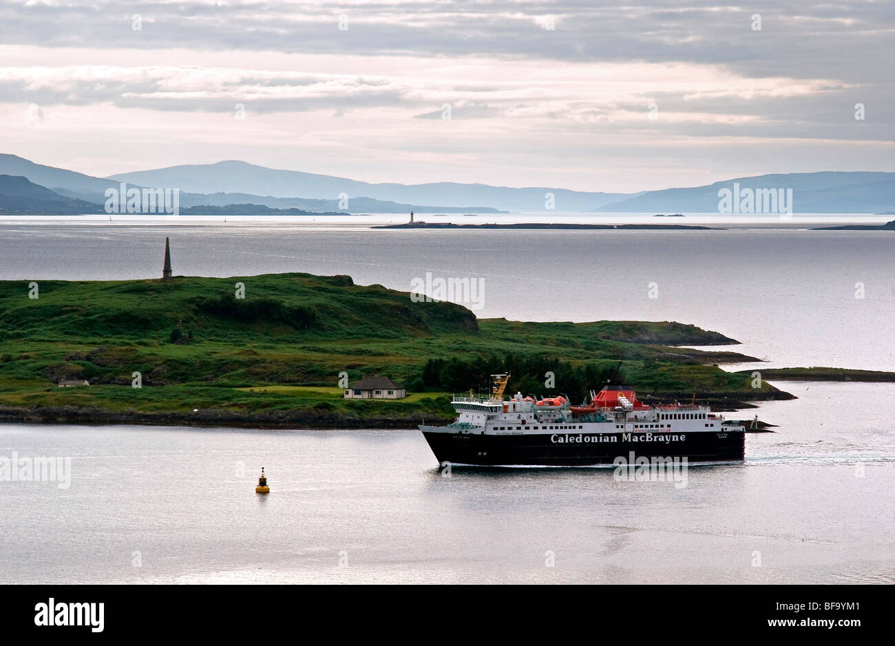 Caledonian MacBrayne Ferry entering harbour in Oban, Sound of Kerrera ...