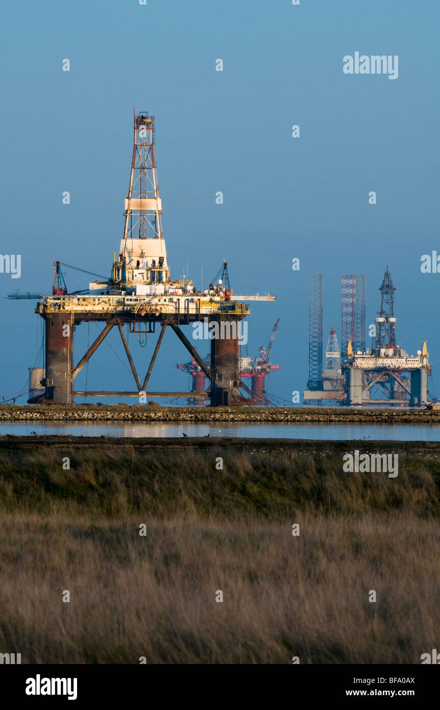 Oil rigs in the cromarty firth hi-res stock photography and images - Alamy