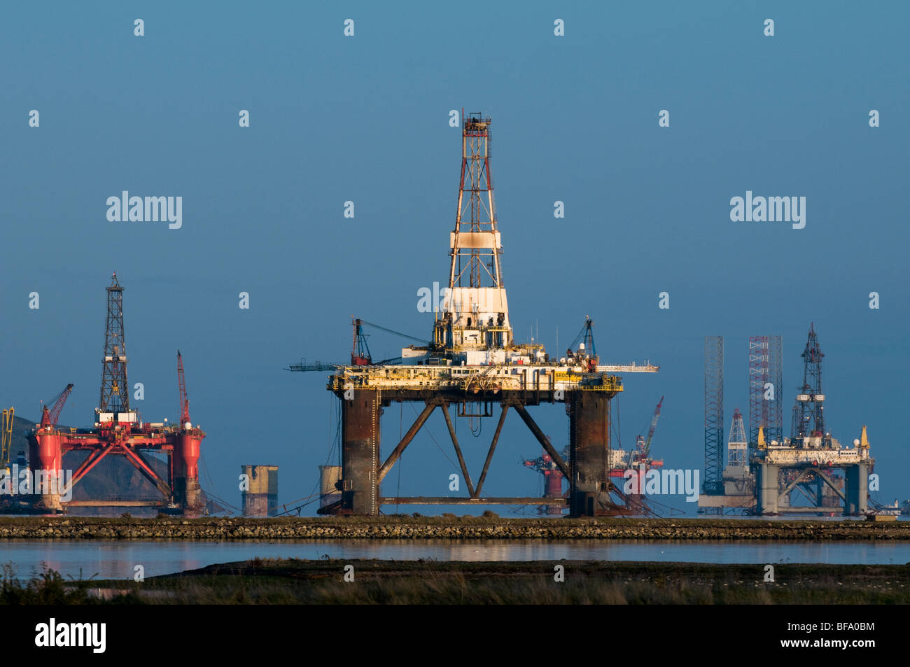 North sea oil rig sunset hi-res stock photography and images - Alamy
