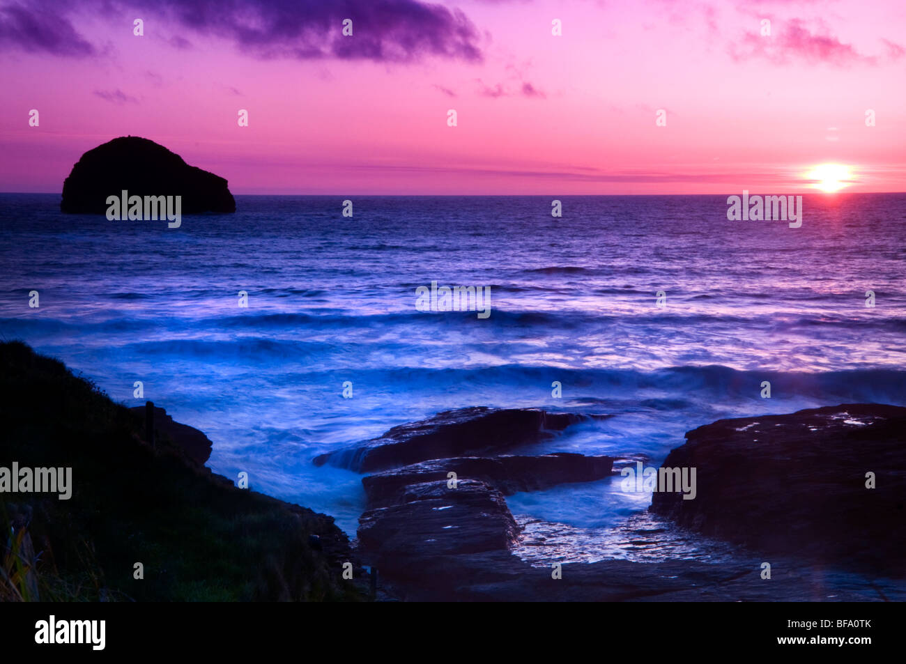 Sunset at Trebarwith Strand in Cornwall, England, UK Stock Photo - Alamy