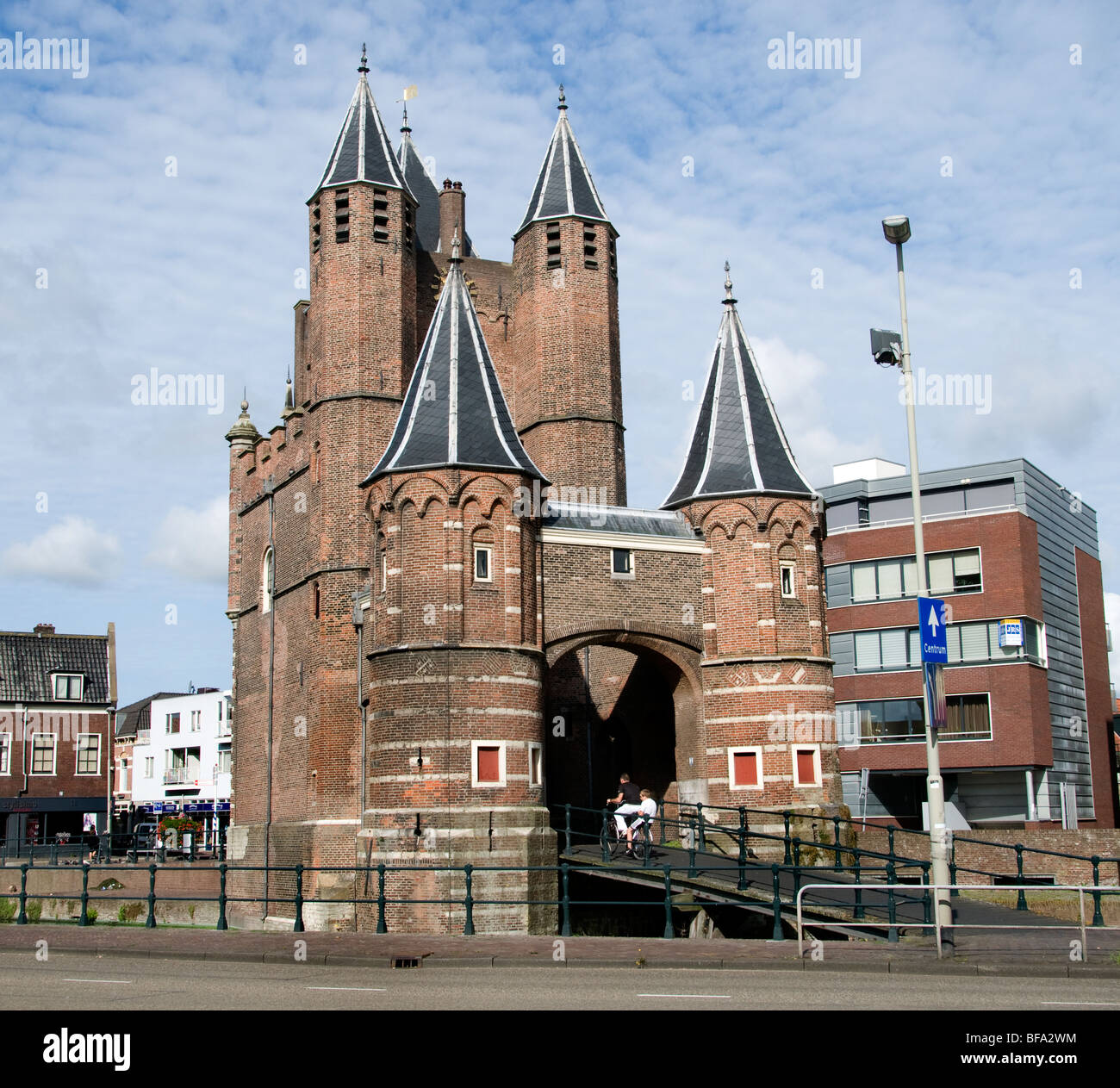 Haarlem amsterdamse poort ca 1400 hi-res stock photography and images ...