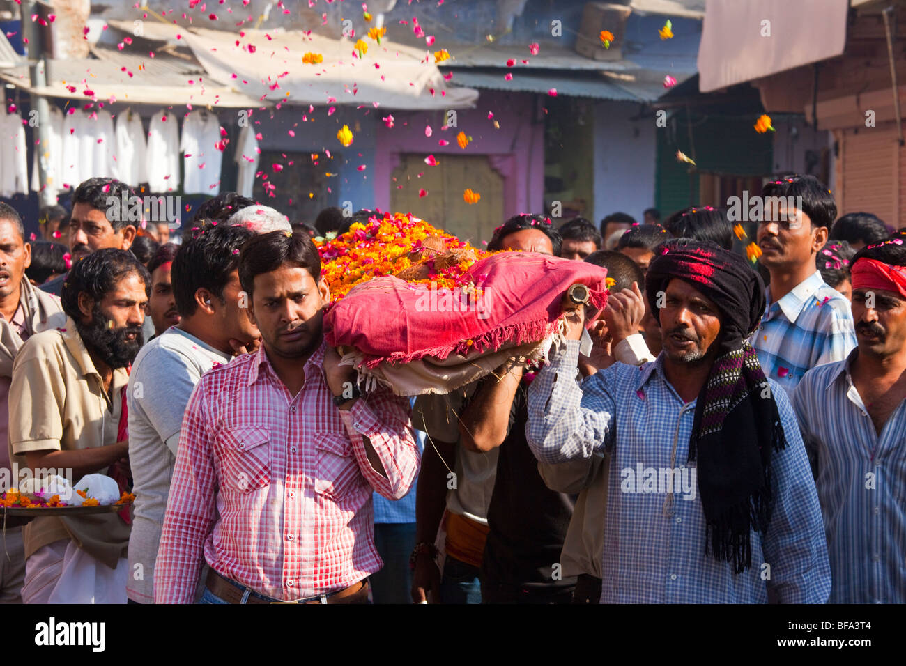 Indian funeral in Pushkar India Stock Photo - Alamy