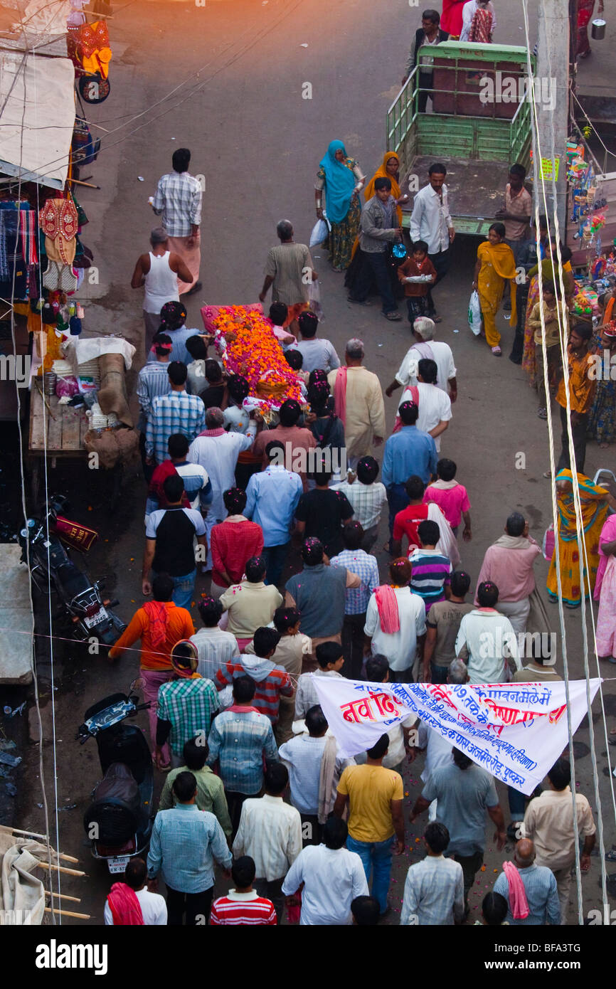 Indian funeral hi-res stock photography and images - Alamy