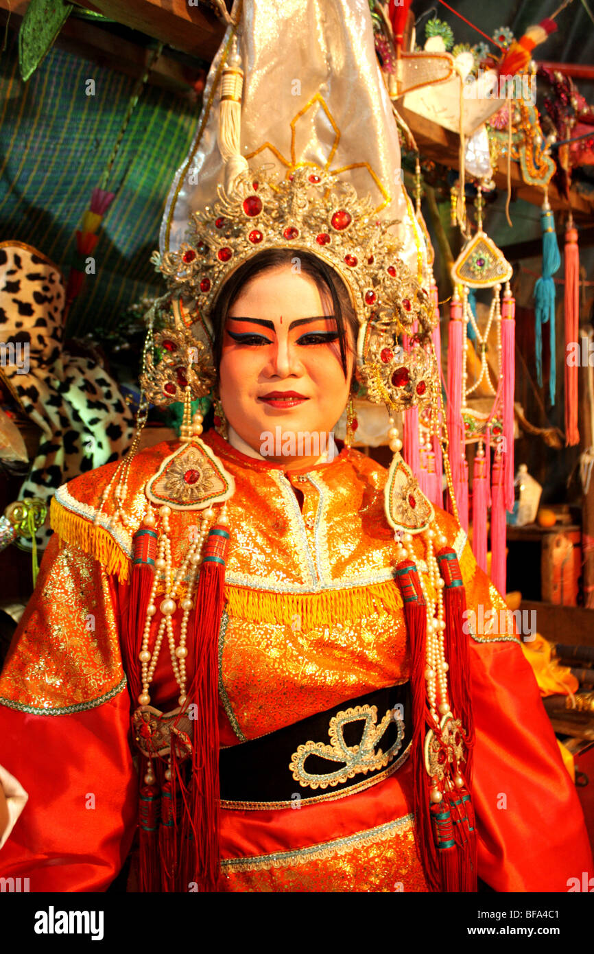 Opera performer hi-res stock photography and images - Alamy