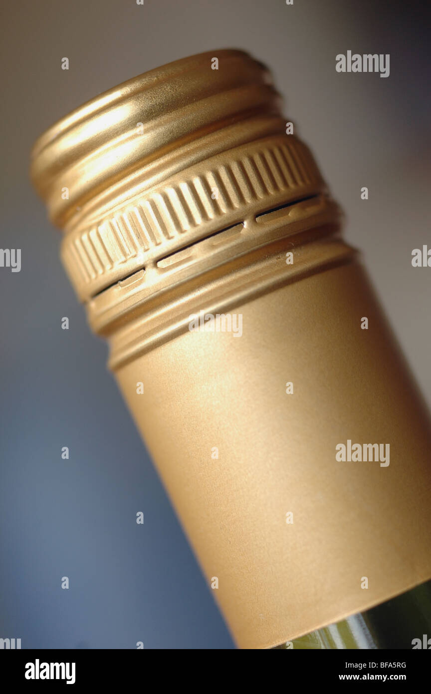 Screw cap capsule on wine hi-res stock photography and images - Alamy