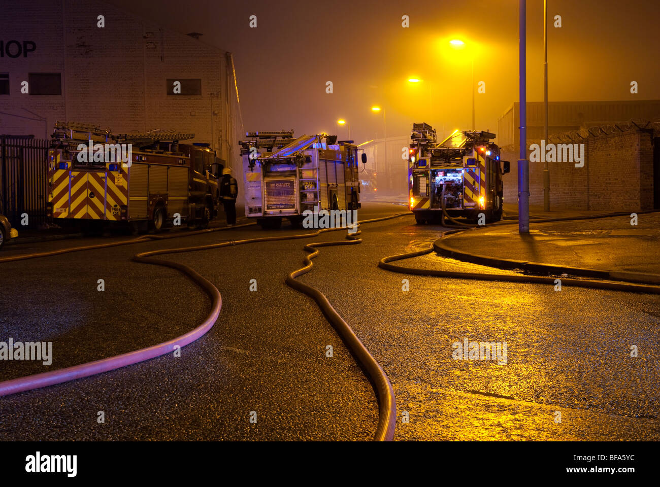 Uk fire engines night hi-res stock photography and images - Alamy